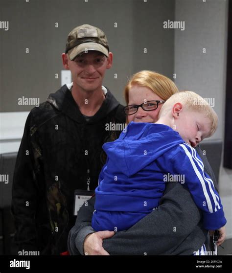 U S Army Reserve Sgt Joshua Beavers Smiles As His Wife Jessica Holds Their 3 Year Old Son