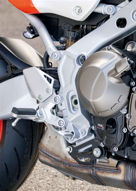 ヤマハ「xsr900 Gp」とヤマハ「xsr900」のユーティリティやメンテナンス性をチェック！〈目利きのマル〉 Webオートバイ