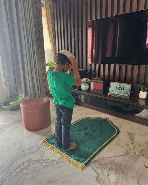 Munawar Faruquis 5 Year Old Son Offers Namaz Photo Goes Viral