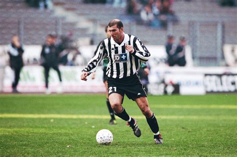 Video Zinedine Zidanes Best Skills At Juventus