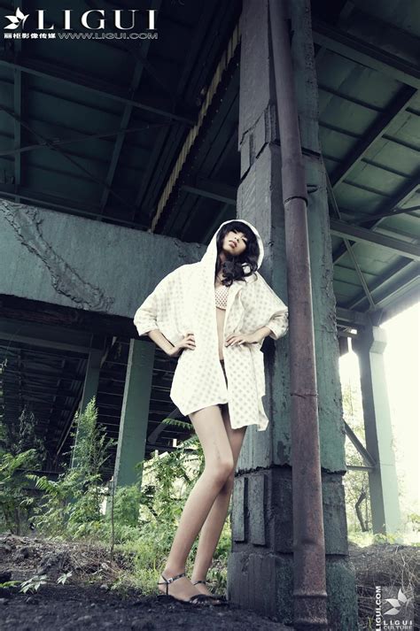 Model 孟露《黑丝高跟外拍》 丽柜ligui 美腿玉足写真图片30p 中国美女 Xiuno Bbs