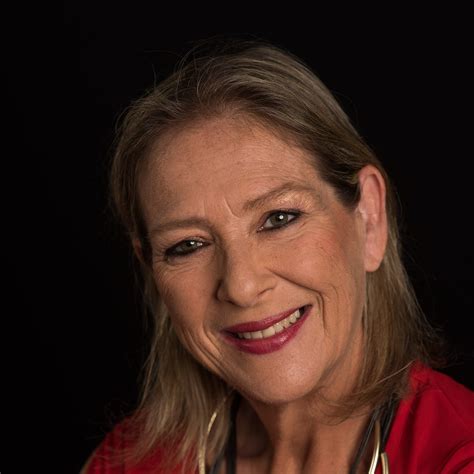 סיגל בר שוברת קירות