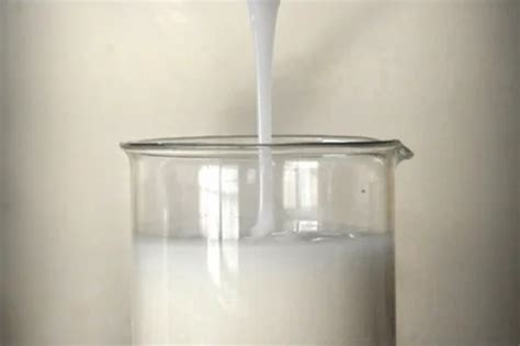 Synthetic Resin Adhesive 10 Kg Packaging Size Industrial Grade For Wood Paper And Board