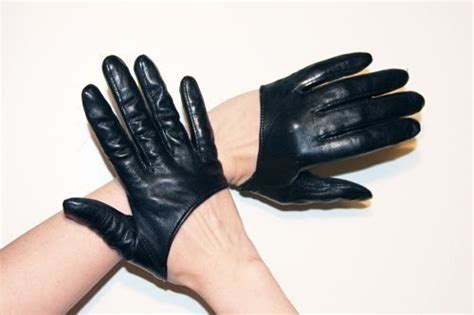 Sex And The City Half Scoop Gloves · How To Make Gloves · Sewing On Cut