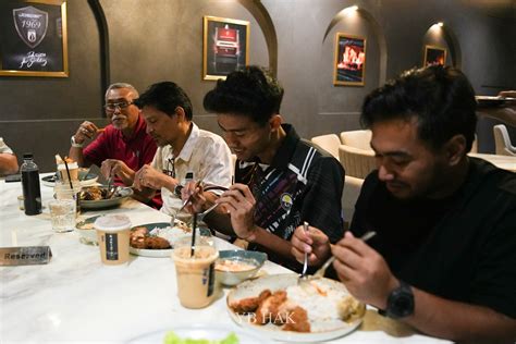 Hishamuddin Abdul Karim Added A Hishamuddin Abdul Karim