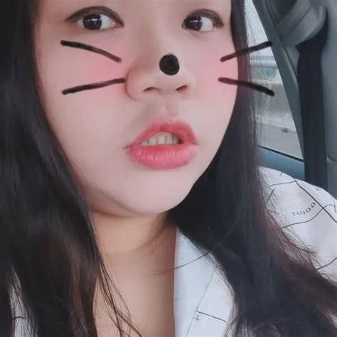 林雅雯 1017vivi • Threads Say More