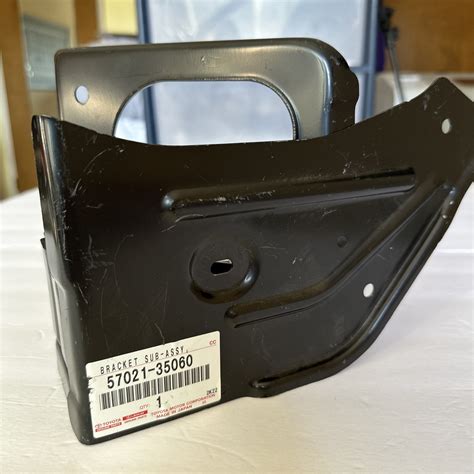 5702135060 Toyota Bracket Subassy 57021 35060 Genuine Oem Part For Sale