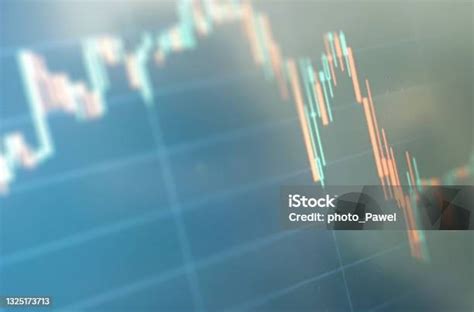 모니터 배경에 주식 시장에서 금융 차트를 닫습니다 투자 개념으로 차트 그래프 위기 배경 빨간색 Tradingview에 대한 스톡 사진 및 기타 이미지 Istock