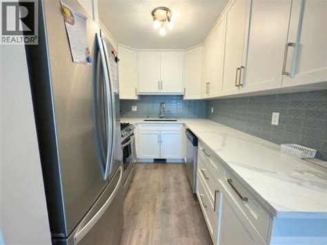 For Sale 3155 Gordon Drive Unit 202 Kelowna British Columbia V1w3n5