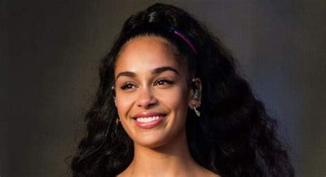 Jorja Smith Height Weight Body Measurements Bra Size Shoe Size