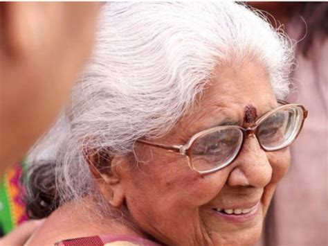 हिंदी साहित्य जगत की मशहूर लेखिका मन्नू भंडारी का निधन Mannu Bhandari Death Famous Hindi