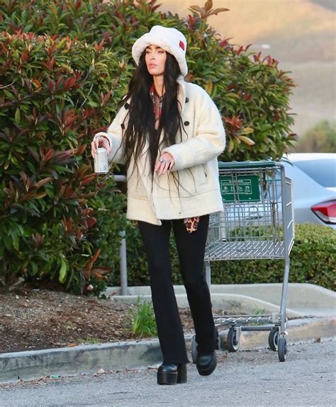 Megan Fox Shopping For Groceries In Los Angeles 01 01 2023 Hawtcelebs