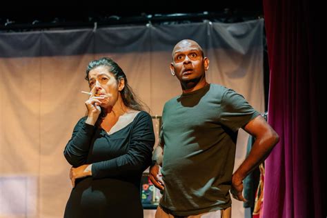 Theatre Reviews La Performance Undertow Overflow