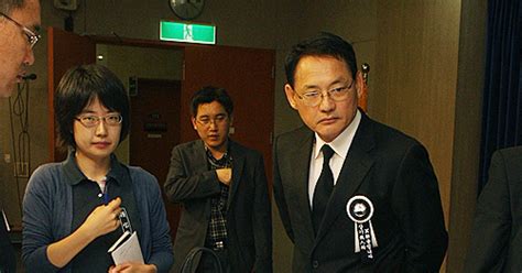 포토엔 故 김대중 전 대통령 유품 둘러보는 유인촌 장관