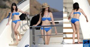 Anne Hathaway Bikini Photos In Spain