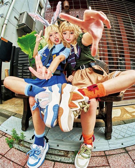 Pin By Henk On Perspective Figure Poses Pose Reference Model Poses