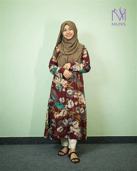 Dark Floral Kurti Muns Modest Wear