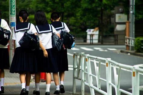 下校中の女子中学生の無料写真素材 Id 257｜ぱくたそ