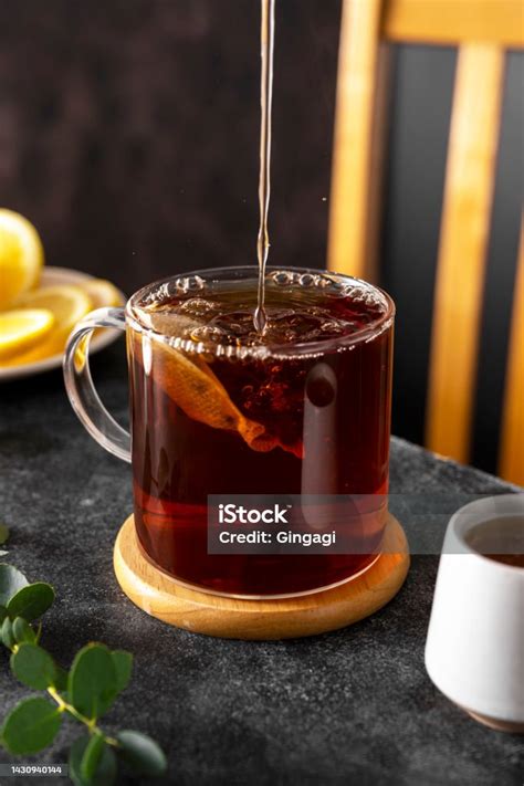 유리 컵에 담긴 홍차 아침 뜨거운 음료 티백 라이프 스타일 변덕스러운 사진 차 뜨거운 음료에 대한 스톡 사진 및 기타 이미지 차 뜨거운 음료 0명 건강한 생활방식