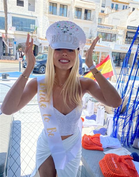 מישל גרציג חגגה מסיבת רווקות מטורפת בביקיני פצפון Fashion Forward אופנה