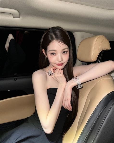 장원영 블랙드레스에 생머리여신 그 자체