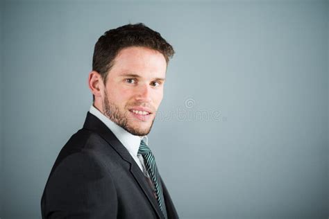 Hombres Ejecutivos Jovenes Hermosos Foto De Archivo Imagen De Moderno Encargado 39596444