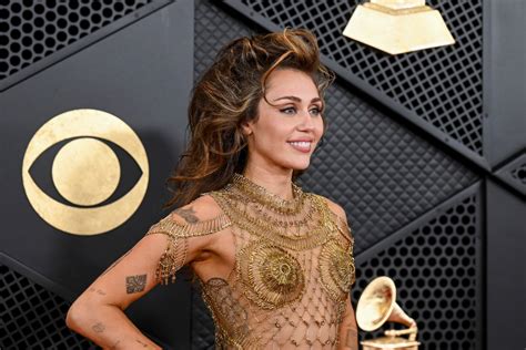 Miley Cyrus En Los Grammy 2024