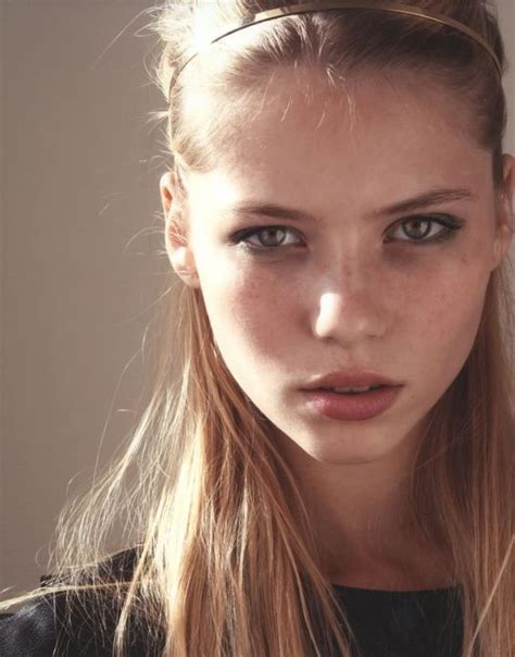 Blonde With Perfect Eyes Pic