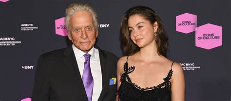 La Figlia Di Michael Douglas E Catherine Zeta Jones Carys è La Nuova