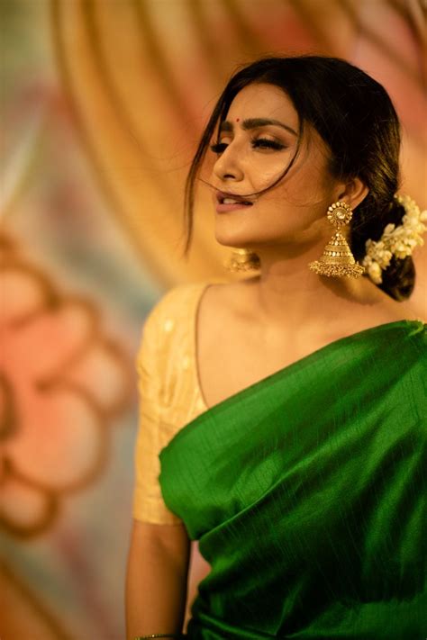 Avantika Mishra Ruhdwallpaper