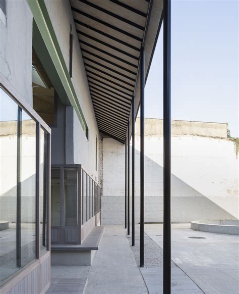 Gallery Of Interstitial Spaces And Public Life The Overlooked