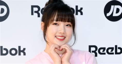 사진 여자친구 예린수줍은 하트