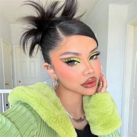 Trendy Y2k Hairstyles And Y2k Hair Accessories To Rock In 2024 Gys