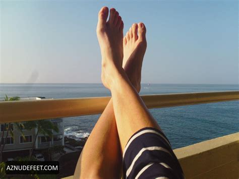 Andrea Elson Feet Aznudefeet