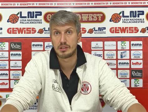 Basket Coach Mecacci Sprona Cento Ritrovare Una DignitÀ Ferrara Sport