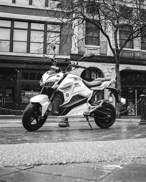 Gio Gas And Electric Power Sport Mobility And Commuting Vehicles