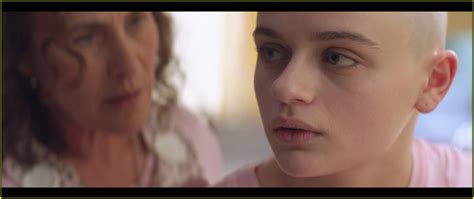 Joey King And Patricia Arquettes The Act Gets Jaw Dropping New Trailer