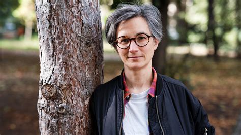 Die Schriftstellerin Stefanie De Velasco Im Gespräch Ndr De Kultur