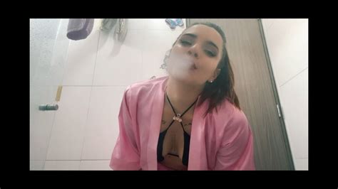 Yuyisrincon Smoking Weed In My Bathroom Manyvids