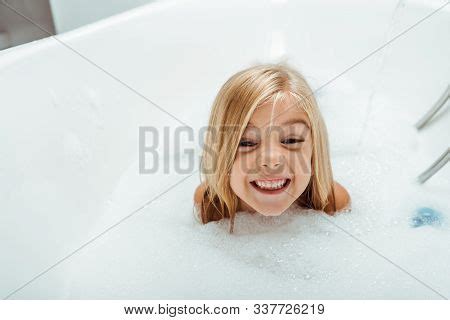 Bild Und Foto Zu Happy Kostenlose Probeversion Bigstock