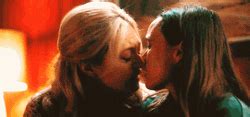 Lesbian Kiss Umbrella Academy 