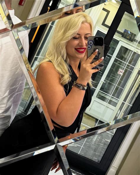 ნინი 🪬 Facebook