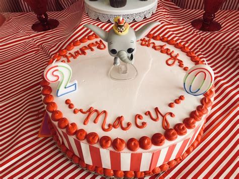 Dumbo Theme Cake