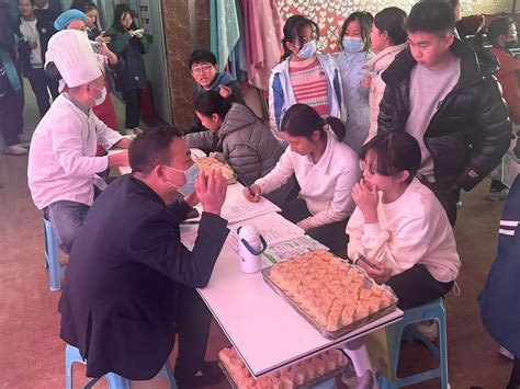 掌勺权交给学生 校园餐食精准“定制”——郑州57中开展食堂经理接待日活动 食堂 新浪财经 新浪网