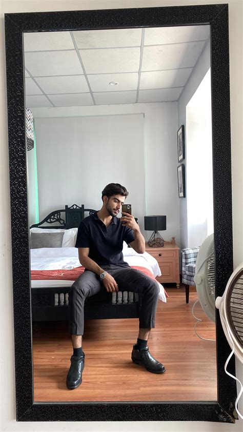 Muhammad Umair Khan Caption Nahi Hai Guys Esy Hi Guzara Kar Logy Ya