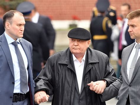 Mirė Michailas Gorbačiovas — Sekundelt