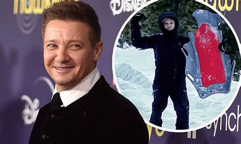 جرمی رنر با هواپیما به بیمارستان منتقل شد