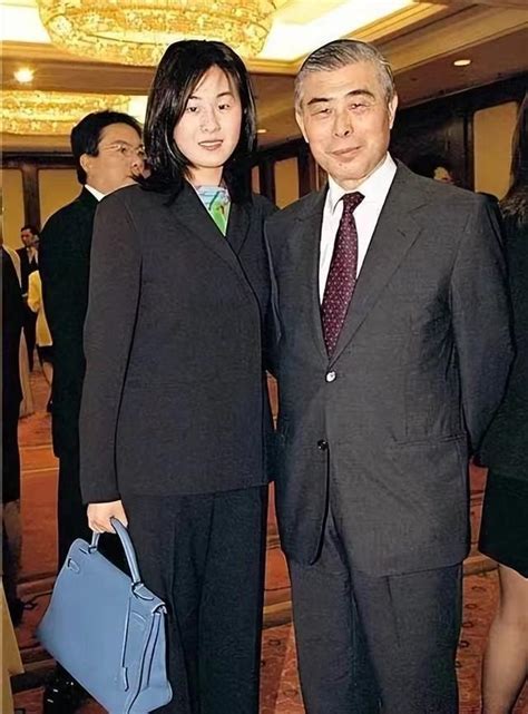 迷倒两位千亿富豪，逼刘銮雄道歉，这个女人不简单 知乎