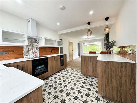 Coed Leddyn Caerphilly Cf83 3 Bed Semi Detached Bungalow £280000