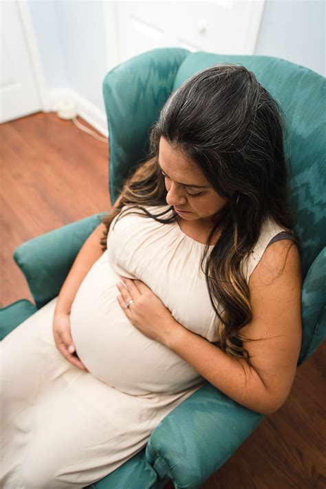 Sitting Maternity Poses Maternity Photographer Atlanta Maternity